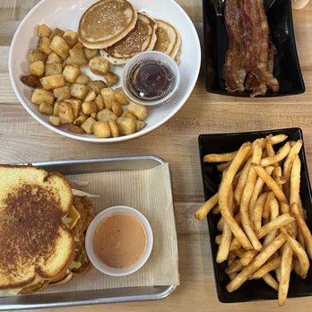 GROOVY BEAST - Updated August 2025 - 166 Photos & 194 Reviews - 1611 ...