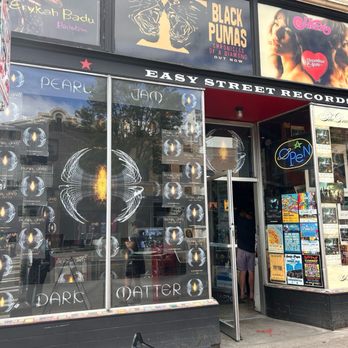 EASY STREET RECORDS & CAFE - Updated August 2025 - 806 Photos & 725 ...