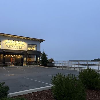 7 DEVILS WATERFRONT ALEHOUSE - Updated December 2024 - 282 Photos & 315 ...