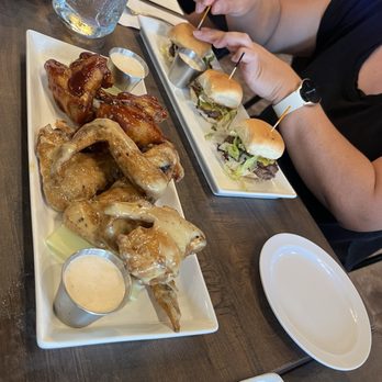 DA BURGER WING HUB - Updated July 2025 - 495 Photos & 186 Reviews - 93 ...