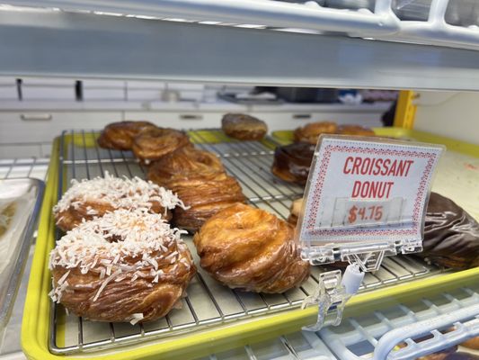 DONUT KING WAIKIKI - Updated July 2025 - 272 Photos & 165 Reviews ...