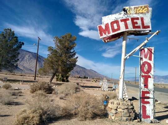 RUSTIC OASIS MOTEL - Updated July 2025 - 56 Photos & 17 Reviews - 2055 ...