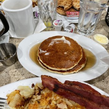 THE PILGRIM DINER - Updated September 2024 - 97 Photos & 210 Reviews ...