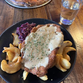 EDELWEISS PIZZA PUB PASTRIES - Updated June 2025 - 385 Photos & 175 ...