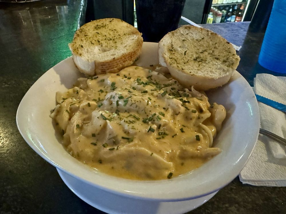 HYDRANT PUB & GRUB - Updated January 2026 - 12 Photos - 786 Front St ...