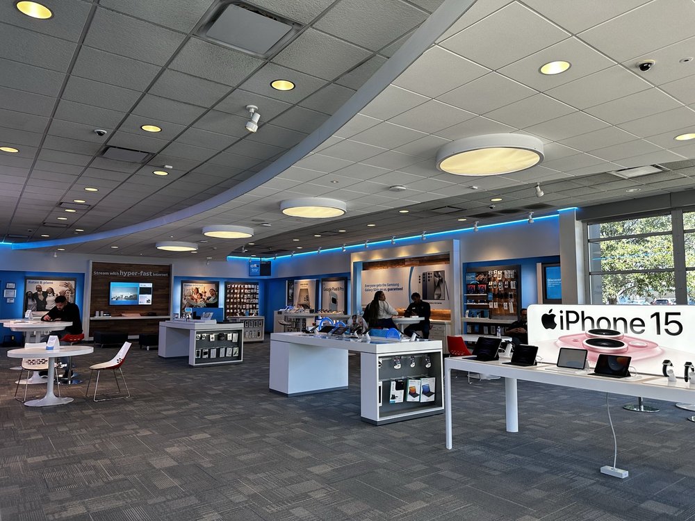 AT&T STORE - Updated November 2025 - 31 Photos & 106 Reviews - 3329 Oak ...
