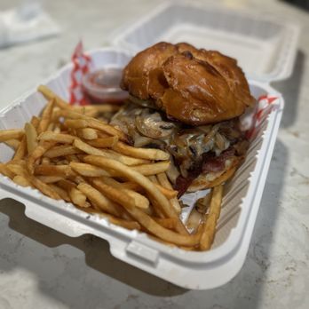 MIO STREETFOOD - Updated December 2025 - 117 Photos & 80 Reviews ...