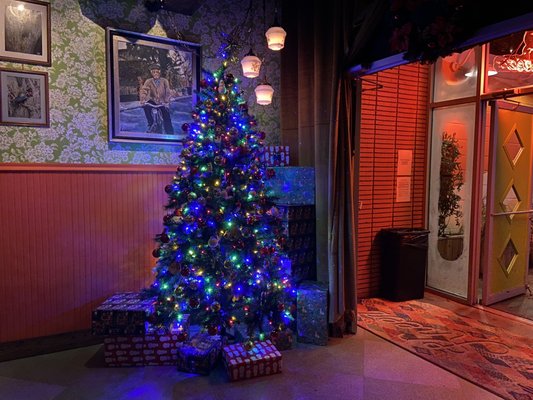 BEEZ KNEEZ - Updated December 2024 - 44 Photos & 37 Reviews - 610 ...