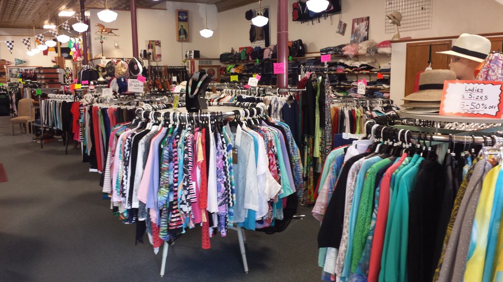 FRANKLIN ST CLOTHING - Updated October 2025 - 612 Franklin St, Pella ...