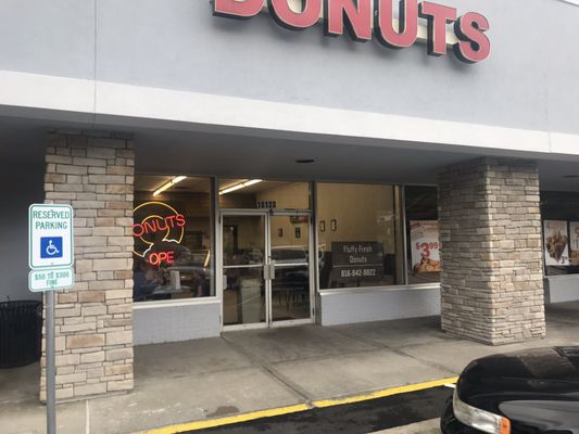 FLUFFY FRESH DONUTS - 37 Photos & 54 Reviews - 10123 State Line Rd ...