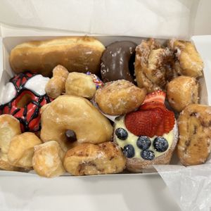 MAX’S DONUT SHOP - Updated December 2025 - 190 Photos & 354 Reviews ...