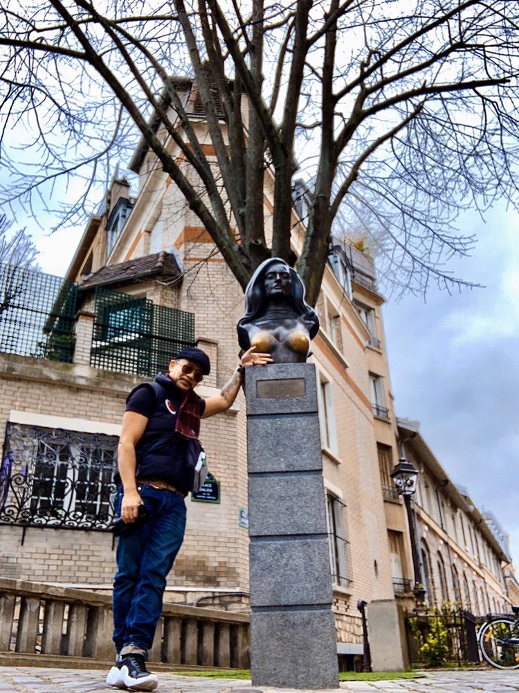 DALIDA STATUE - Updated April 2024 - 21 Photos - Place Dalida, Paris ...