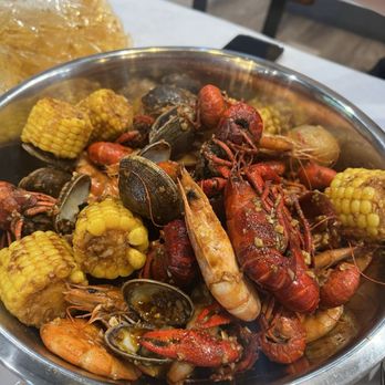 THE CRAWFISH HUT - Updated December 2024 - 340 Photos & 250 Reviews ...