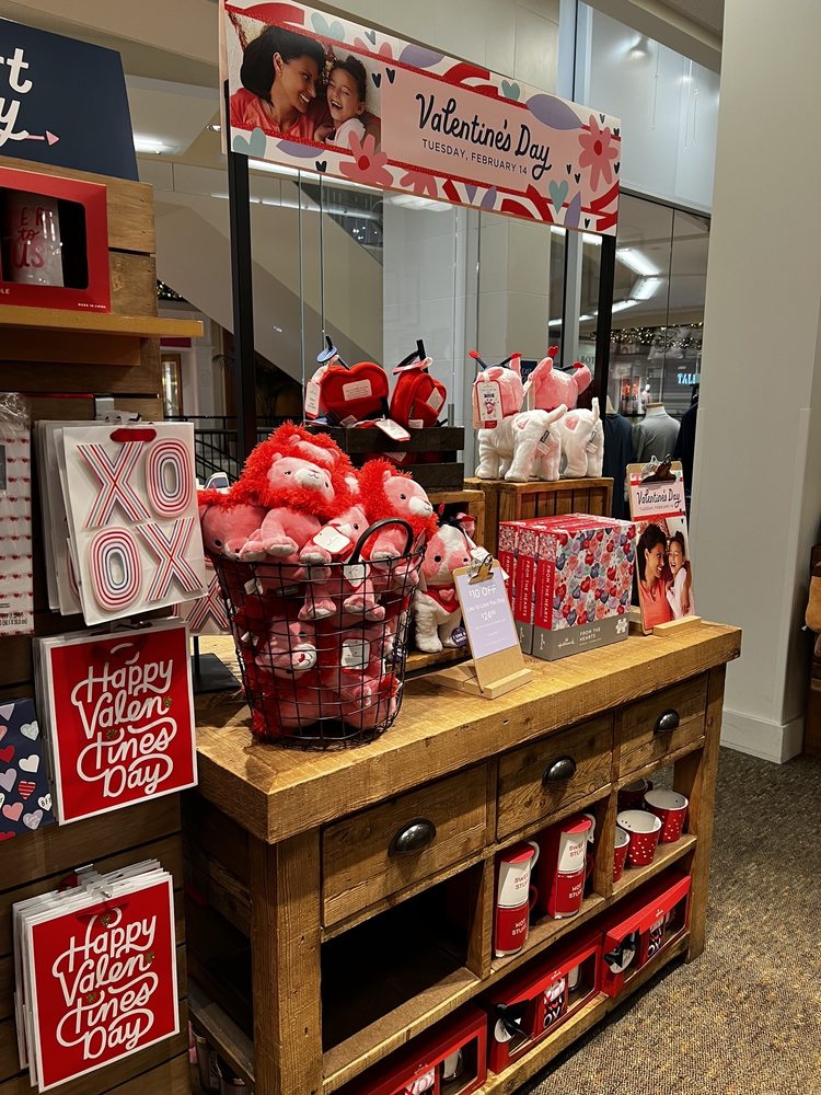 AMY’S HALLMARK SHOP - Updated December 2024 - 140 Photos & 25 Reviews ...