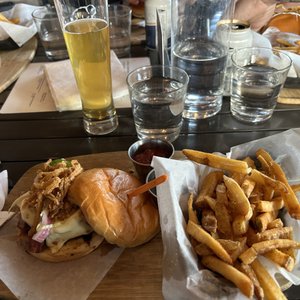 Q39 MIDTOWN - 4194 Photos & 5510 Reviews - 1000 W 39th St, Kansas City ...