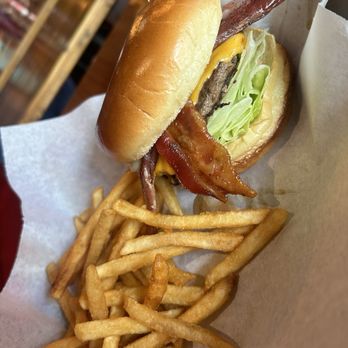 SUR BURGER - Updated August 2024 - 300 Photos & 456 Reviews - 409 ...