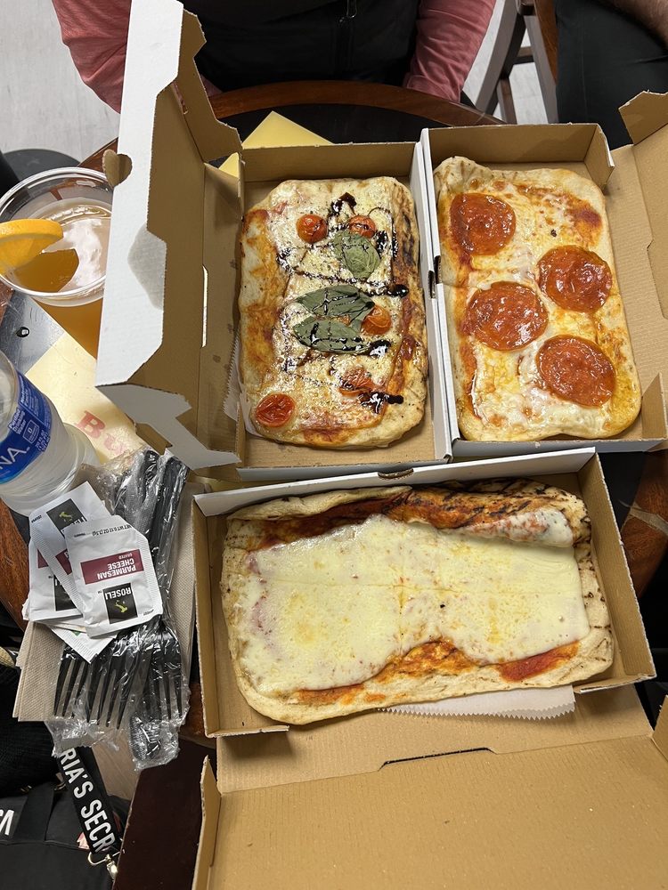 MAESTRO DELLA PIZZA - Updated December 2025 - 15 Photos & 27 Reviews ...