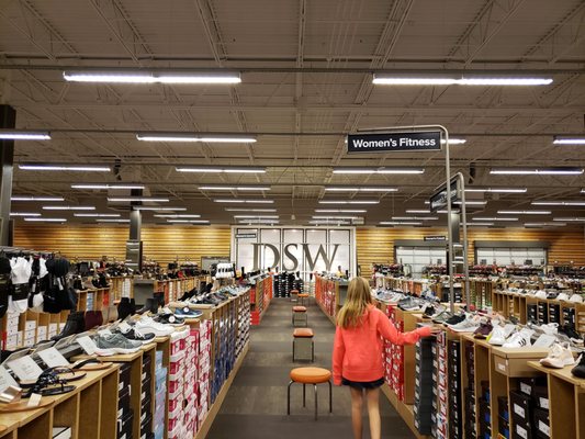 DSW DESIGNER SHOE WAREHOUSE - Updated July 2025 - 13 Photos - 50 25th ...