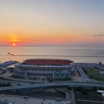 BAR 32 - Updated October 2025 - 222 Photos & 145 Reviews - 100 Lakeside ...