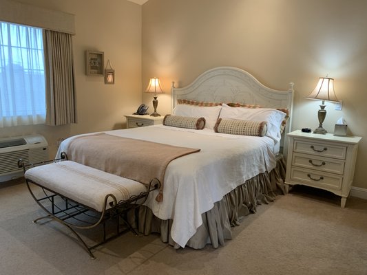 BELLA NOTTE - 109 Photos & 102 Reviews - Hotels - 21305 East Cliff Dr ...