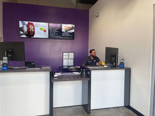 DISCOUNT TIRE & SERVICE CENTERS - Updated October 2025 - 25 Photos ...