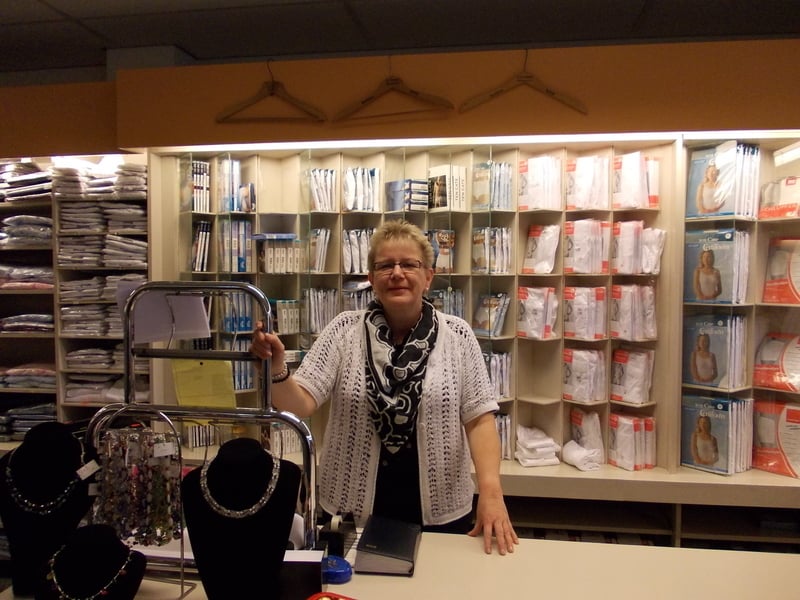 VREEMAN MODE - Updated June 2024 - 14 Photos - Deventerweg 2B, Laren ...