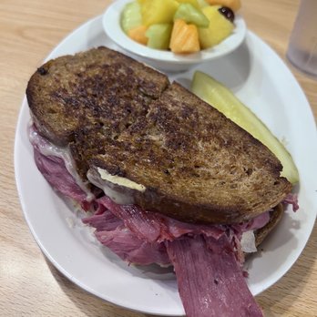 CECILS - Updated January 2025 - 418 Photos & 623 Reviews - 651 ...