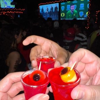 SLUGGERS WORLD CLASS SPORTS BAR - Updated April 2025 - 199 Photos & 574 ...