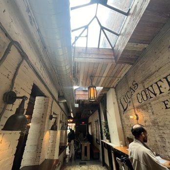 LITTLE PECKS - Updated October 2025 - 304 Photos & 139 Reviews - 211 ...