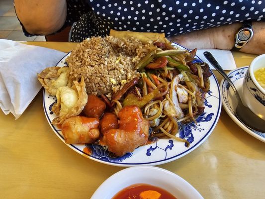 ROYAL DRAGON - Updated October 2025 - 76 Photos & 61 Reviews - 5647 S ...