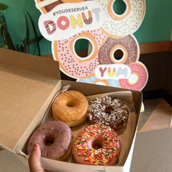 OMG DONUTS & BAKERY - Updated 05/2025 - 403 Photos & 351 Reviews ...