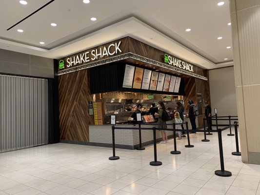 SHAKE SHACK SAN FRANCISCO CENTRE - Updated November 2025 - 286 Photos ...