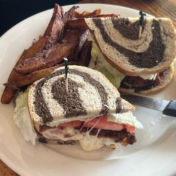 CHECKERS OLD MUNCHEN - Updated November 2024 - 773 Photos & 567 Reviews ...