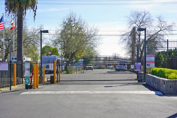 MCCLELLAN RV PARK - Updated December 2025 - 17 Photos - 5050 Roseville ...