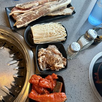 WAREHOUSE BUFFET - Updated June 2025 - 2324 Photos & 731 Reviews - 979 ...