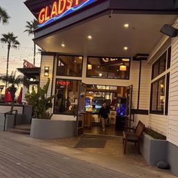 GLADSTONES - Updated May 2025 - 2488 Photos & 2450 Reviews - 330 S Pine Ave, Long Beach ...