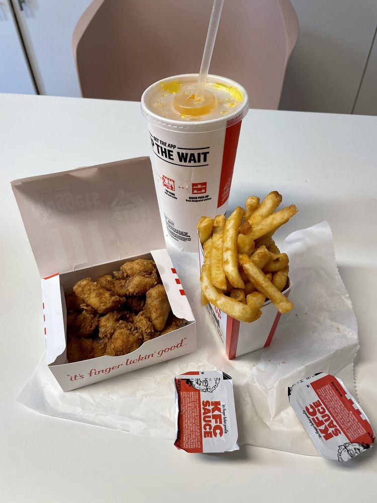 KFC - Updated November 2025 - 39 Photos & 85 Reviews - 5925 W 3rd St ...