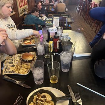 THEE OFFICE PUB & COOKERY - Updated January 2026 - 186 Photos & 181 ...