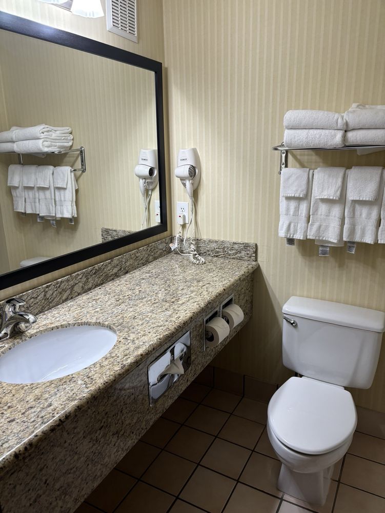 COMFORT INN & SUITES BOTHELL - SEATTLE NORTH - Updated November 2025 ...