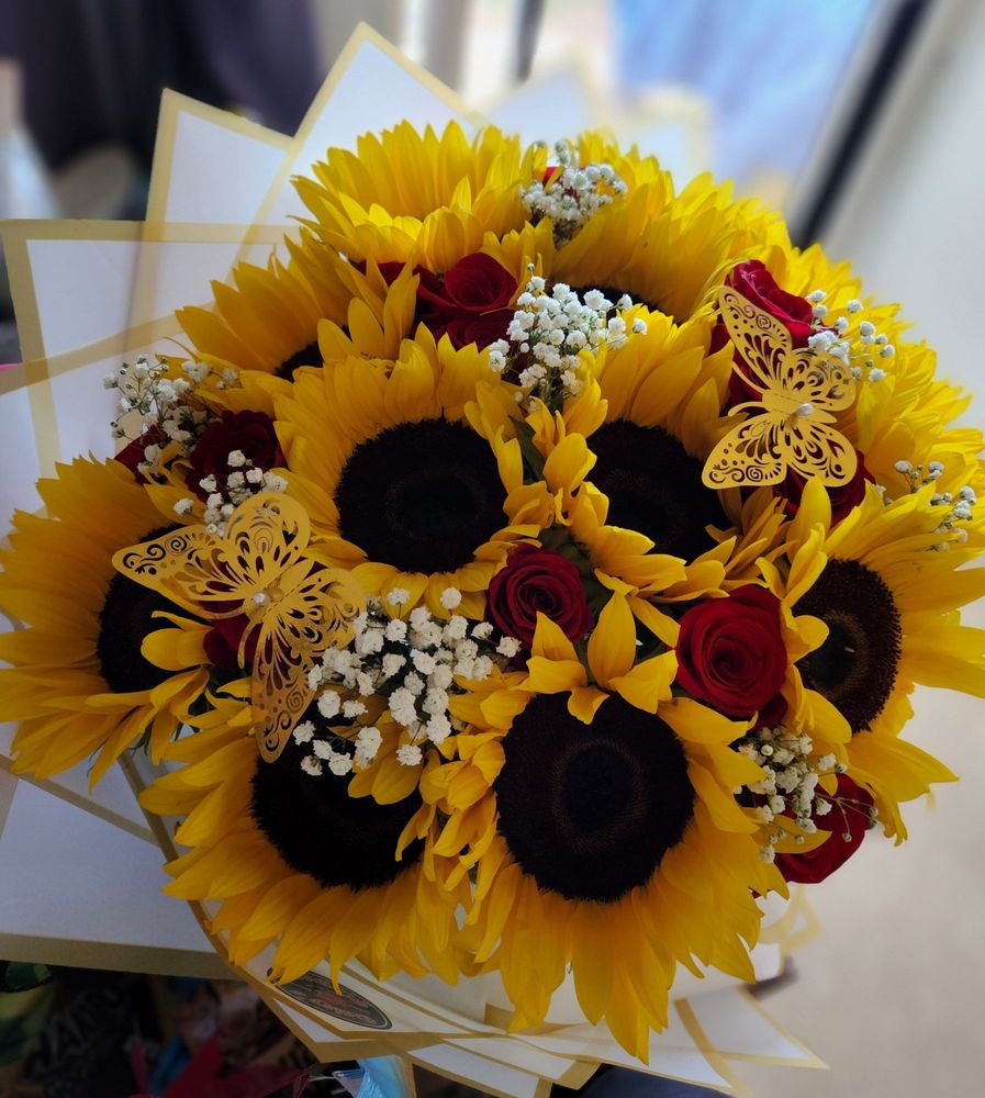 DAISY’S FLOWERS - Updated July 2025 - 11 Photos - 4783 E McKinley Ave ...