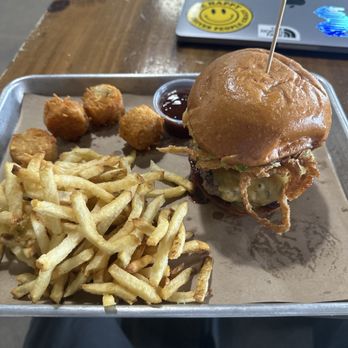 BUFFBURGER - Updated July 2025 - 551 Photos & 659 Reviews - 1014 Wirt ...