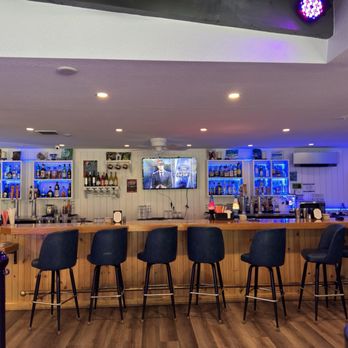 FISHING ROCK EATERY AND LOUNGE - Updated May 2026 - 43 Photos & 42 ...
