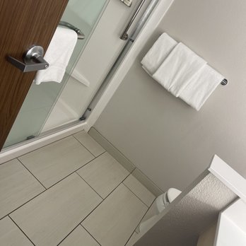 HOLIDAY INN EXPRESS & SUITES MEDFORD - Updated October 2024 - 40 Photos ...