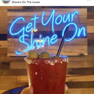 SHINERS ON THE LEVEE - 108 Photos & 70 Reviews - 1 Levee Way, Newport ...