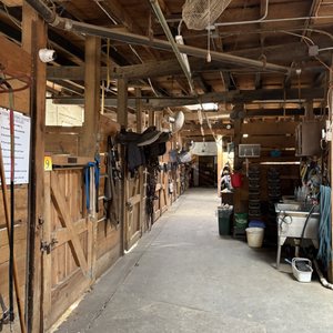 WATCHUNG STABLE - Updated October 2025 - 12 Photos - 1160 Summit Ln ...