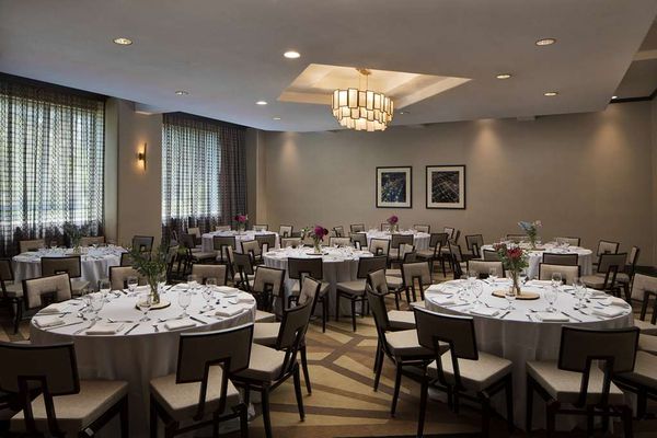 EMBASSY SUITES BY HILTON - Updated December 2025 - 843 Photos & 646 ...