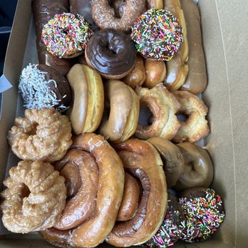 DF DONUTS - 268 Photos & 126 Reviews - 1664 E March Ln, Stockton ...