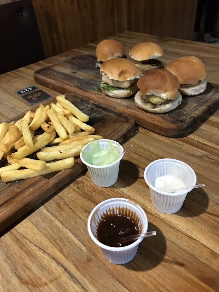 TAVERNA CORVO NEGRO - R. Samatra, Maine-et-Loire, Jardim Shangri-lá ...