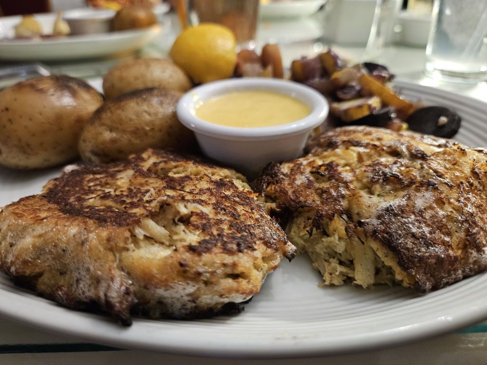 CHESTNUT HILL RESTAURANT - Updated January 2026 - 125 Photos & 300 ...