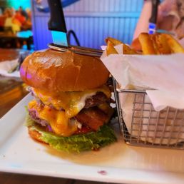 THE PADDLE PUB - Updated May 2025 - 80 Photos & 181 Reviews - 4915 ...